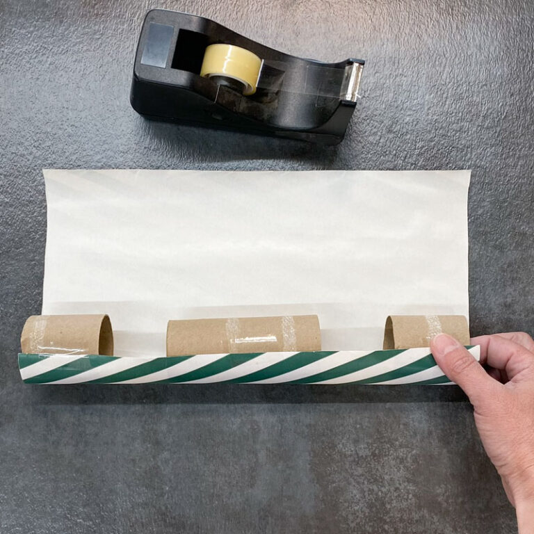 Make Your Own Traditional English Christmas Crackers | Chica and Jo