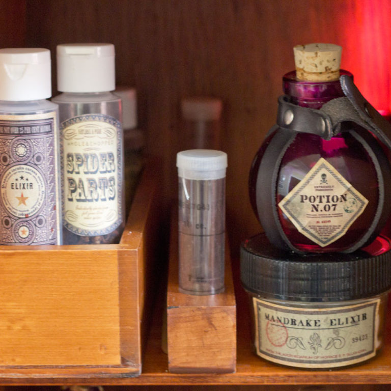 DIY Harry Potter potion making kit | Chica and Jo