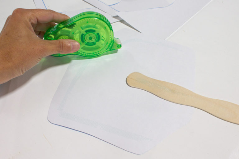 Fun DIY Paddle Fans for Summer Parties | Chica and Jo