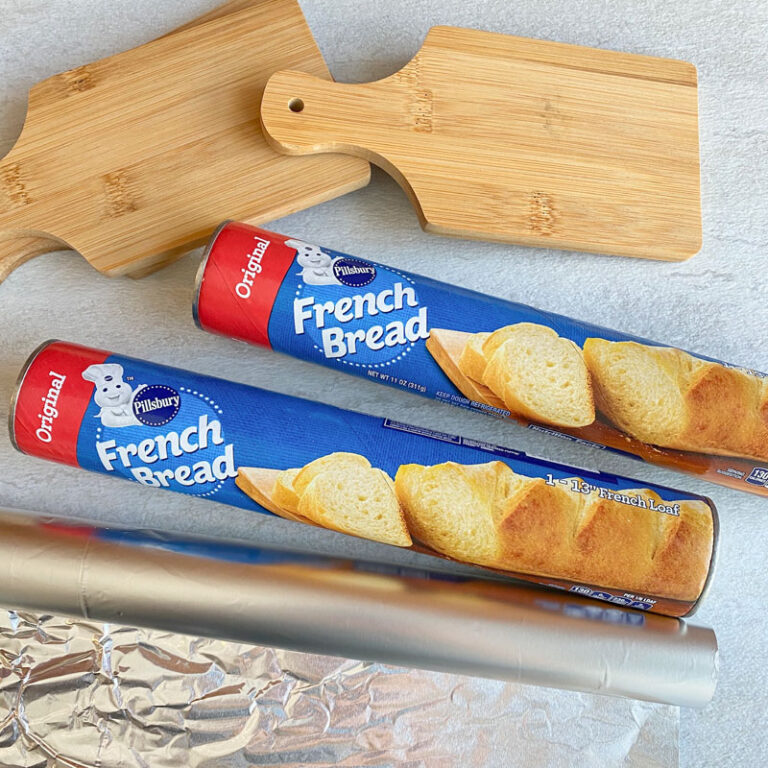 Mini Bread Cornucopia for Thanksgiving Place Settings | Chica and Jo