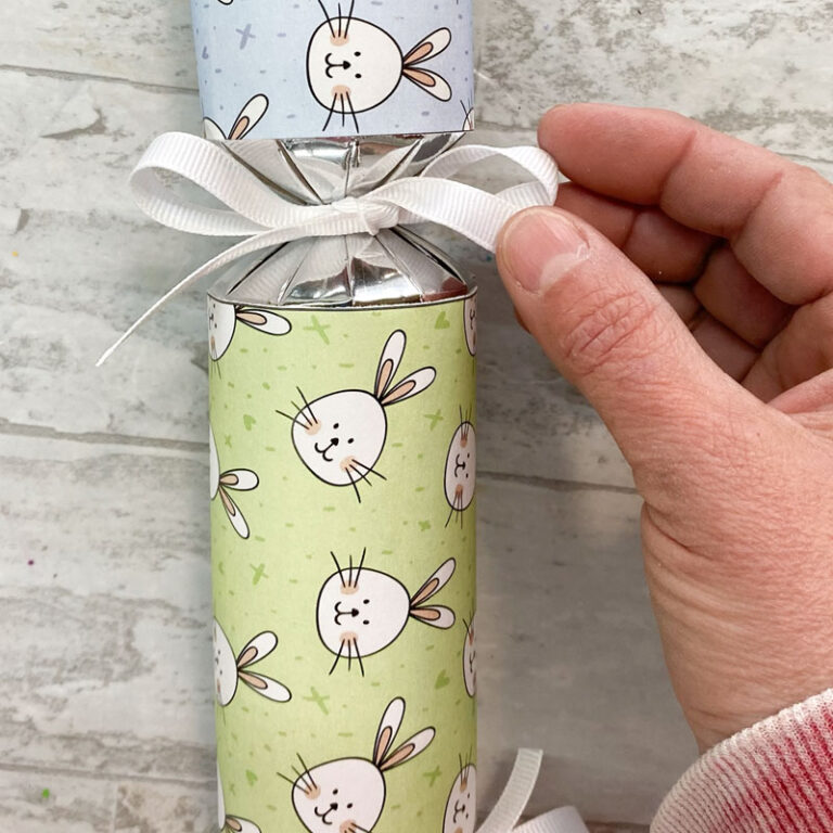 Cracker Snap Party Favors for Easter | Chica and Jo