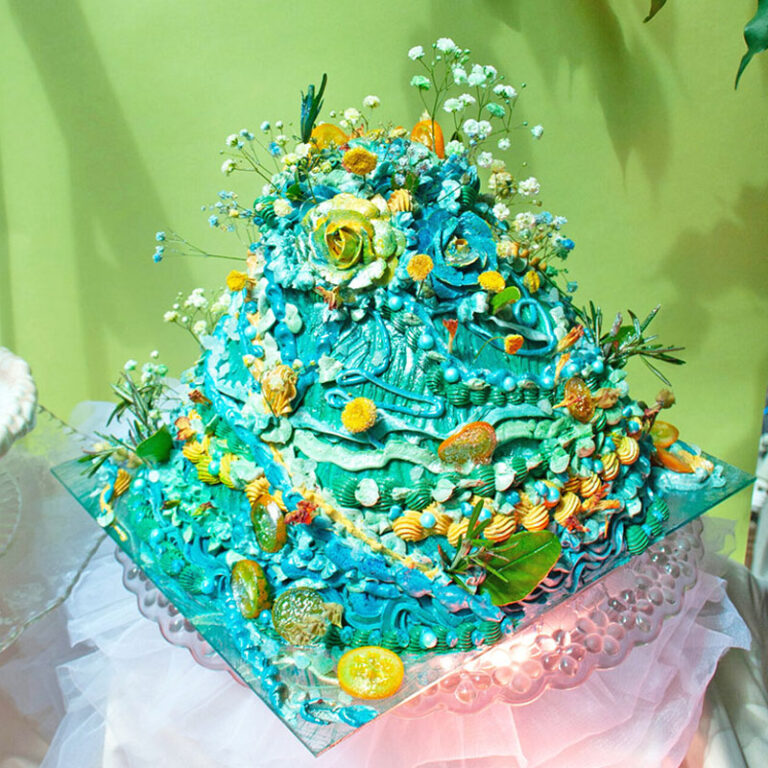 10 Trendy Chaos Cakes or Messy Cakes | Chica and Jo